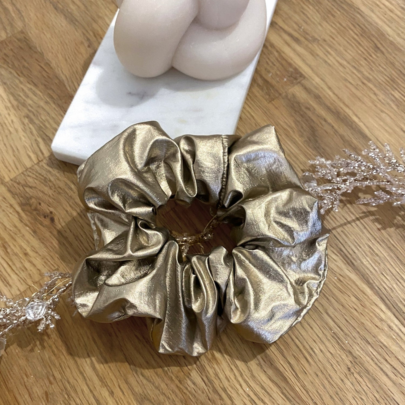 Chouchou pour cheveux doré Golden Hours | Violette & Rose